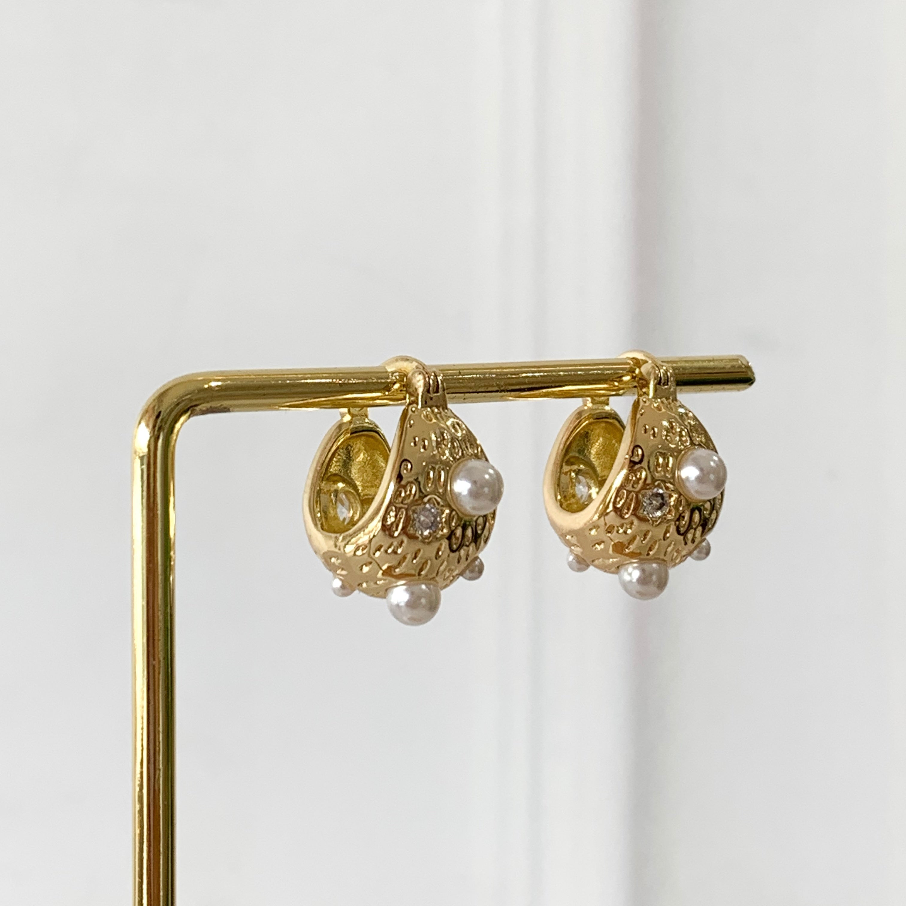 Arracadas doradas mini con perlitas y brillos – mariamexicano